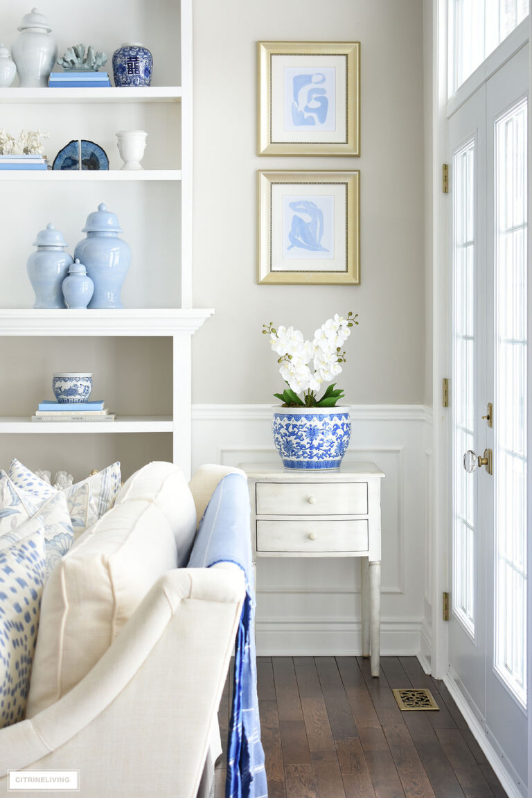 LIVING ROOM SPRING DECOR IN BLUE + WHITE | CITRINELIVING