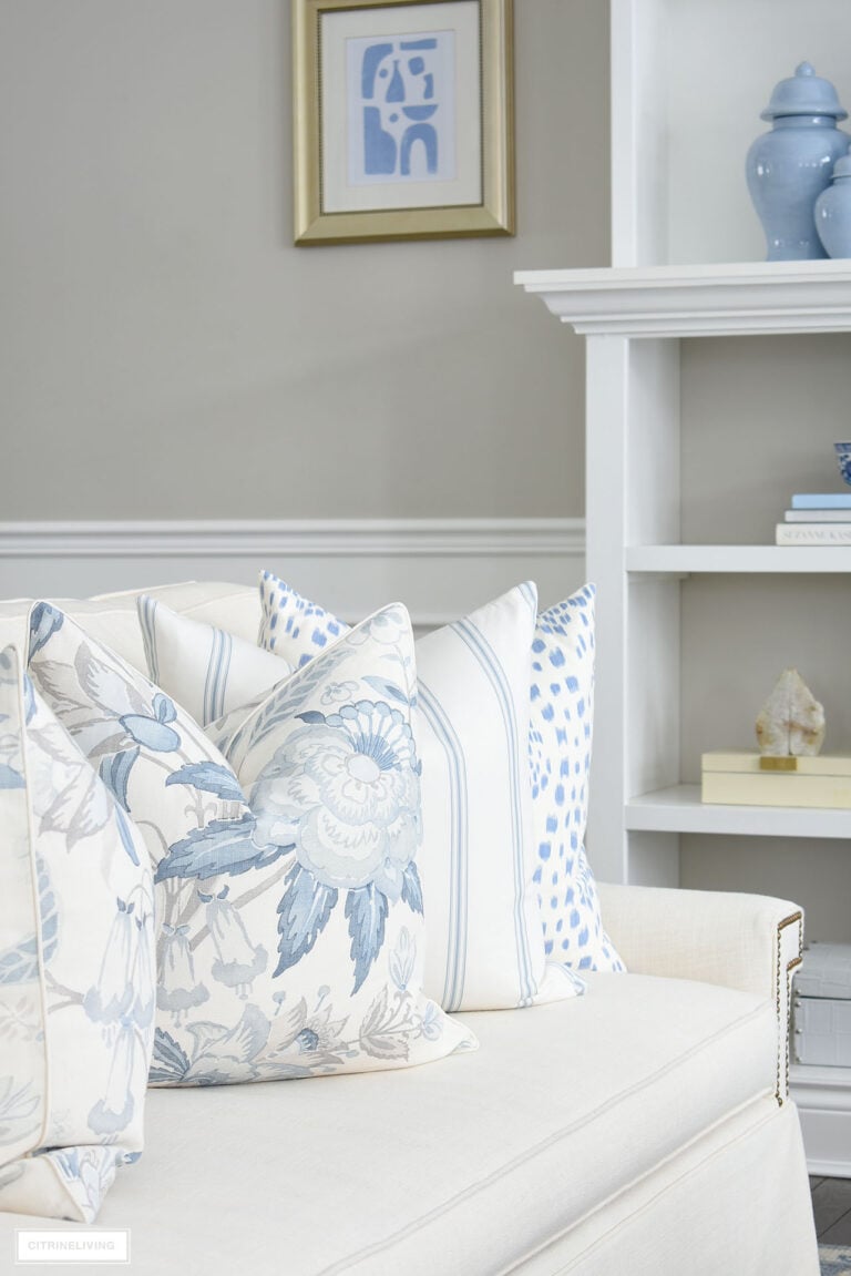 LIVING ROOM SPRING DECOR IN BLUE + WHITE | CITRINELIVING