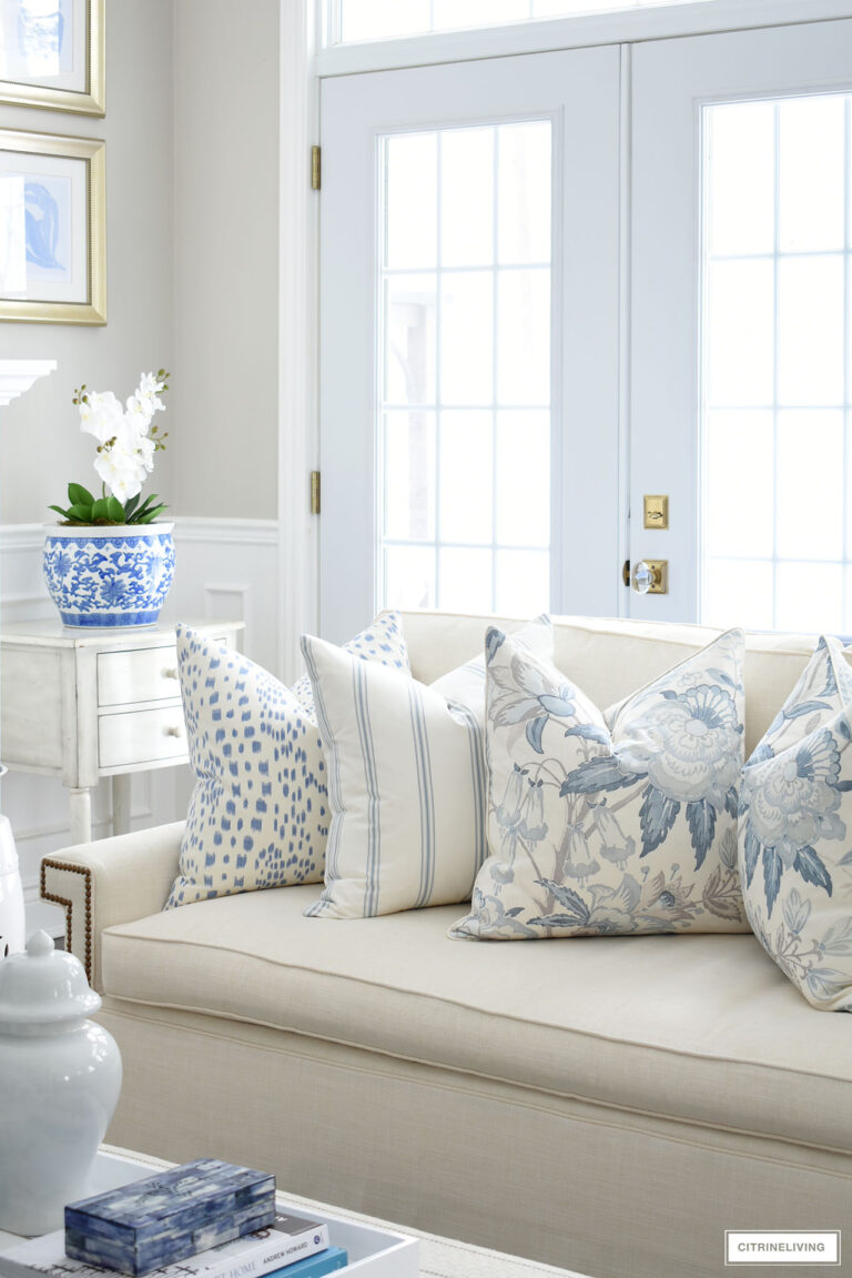 LIVING ROOM SPRING DECOR IN BLUE + WHITE | CITRINELIVING