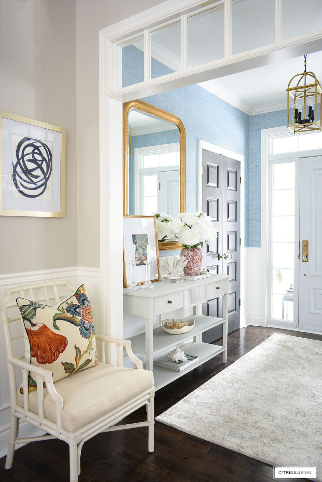 COLORFUL ENTRYWAY DECORATED FOR SPRING - CITRINELIVING