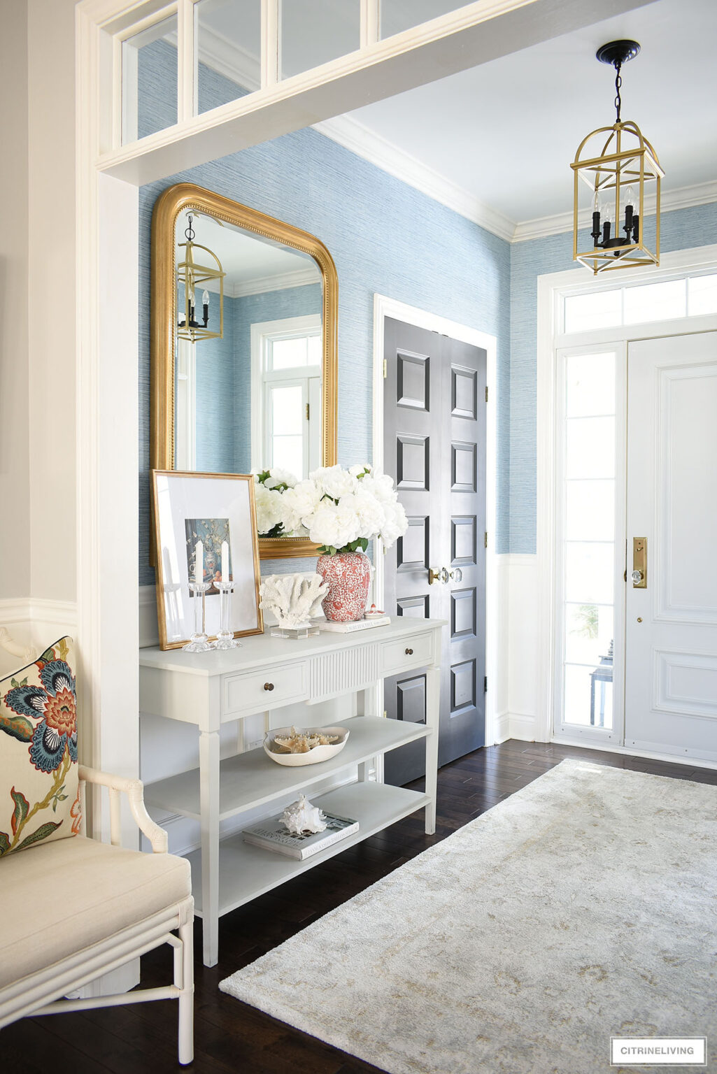 COLORFUL ENTRYWAY DECORATED FOR SPRING - CITRINELIVING
