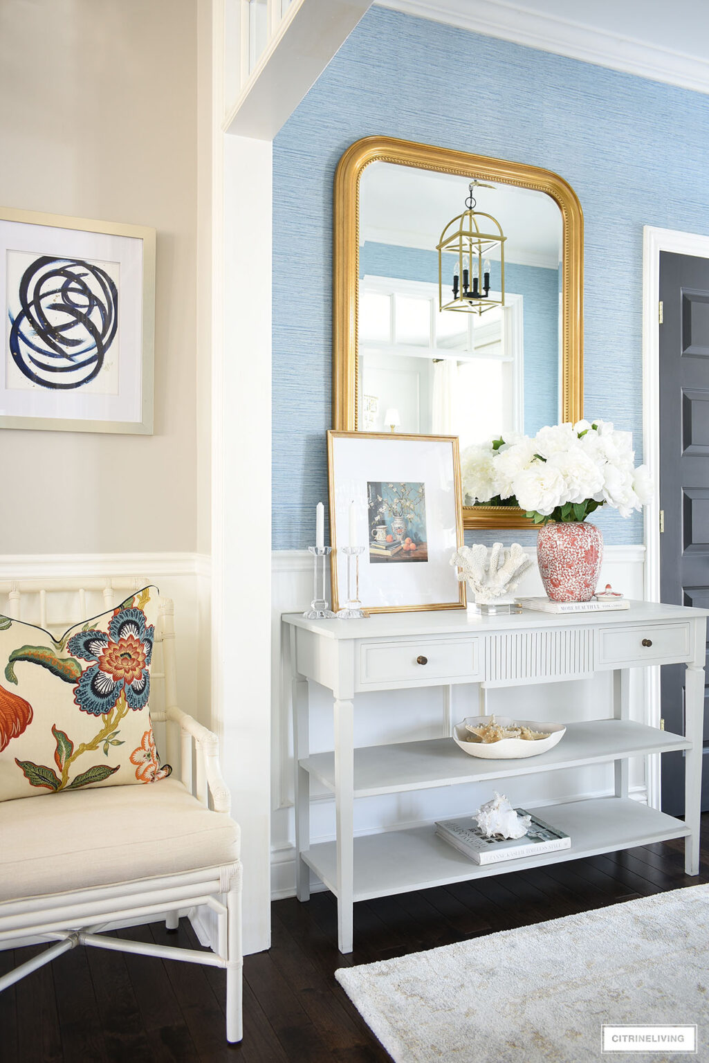 COLORFUL ENTRYWAY DECORATED FOR SPRING - CITRINELIVING