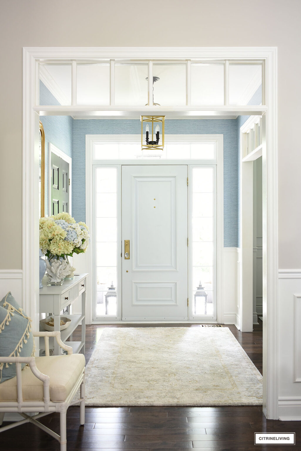 SIMPLE, CHIC SUMMER ENTRYWAY DECOR - CITRINELIVING