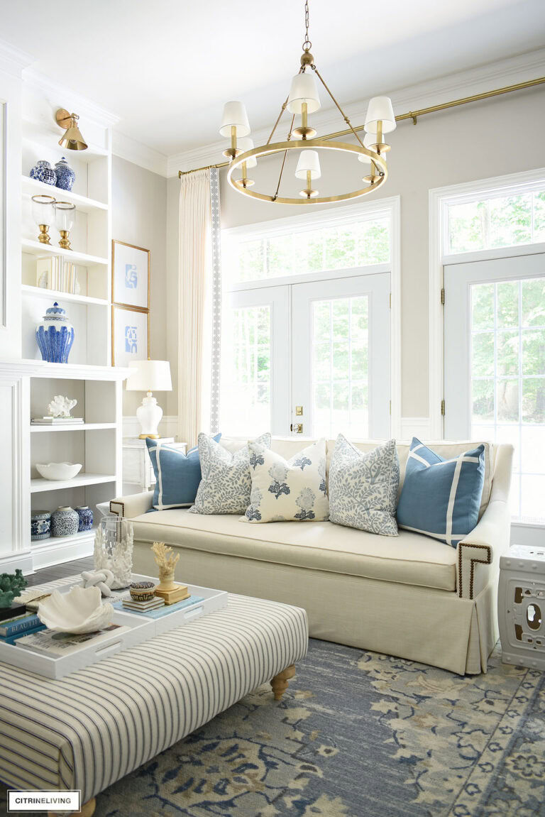 SUMMER LIVING ROOM IN BLUE + WHITE | CITRINELIVING