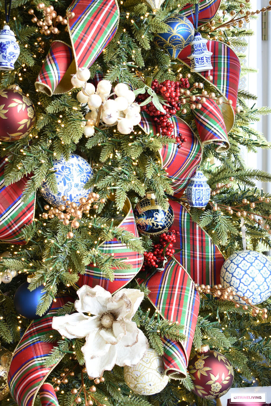 TRADITIONAL CHRISTMAS TREE | CITRINELIVING