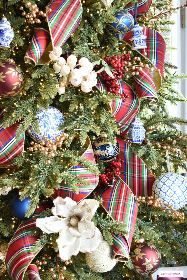 TRADITIONAL CHRISTMAS TREE | CITRINELIVING
