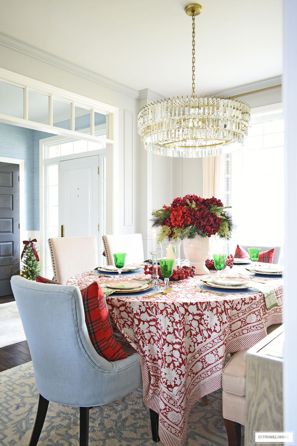 Chic & Festive Dining Room for Christmas | CITRINELIVING