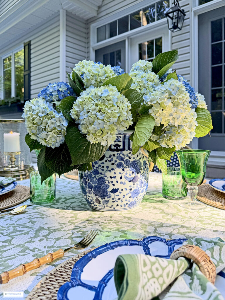Outdoor Summer Tablescape with Hydrangeas | CitrineLiving